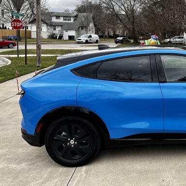 Finally got around installing the aftermarket autolift gate with foot ...