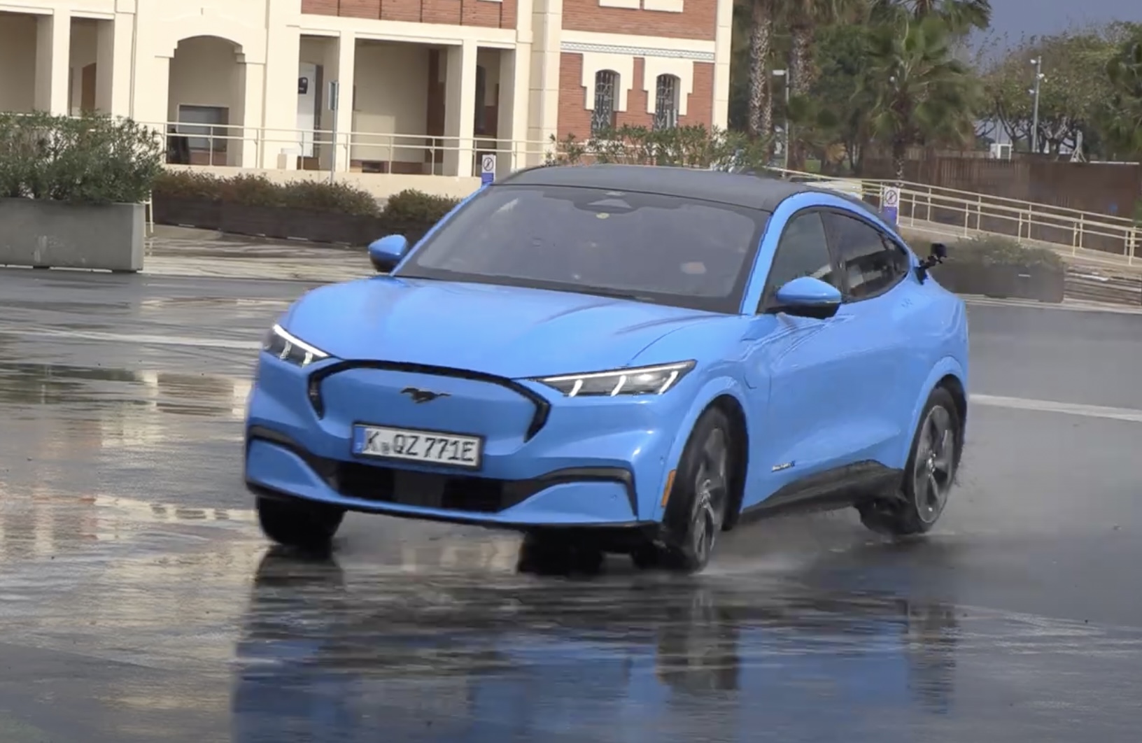 Ford Mach-E video with some performance driving | MachEforum - Ford ...