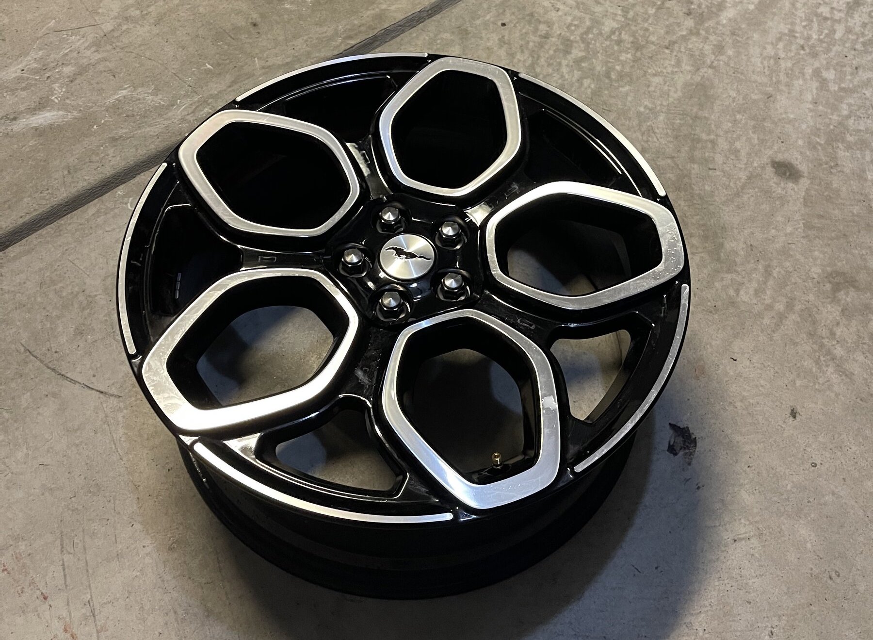 My custom GT wheels aero cover removal + center cap install ...