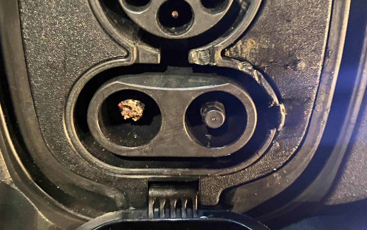 DCFC melted / welded to Mach-E charge port during charging session ...