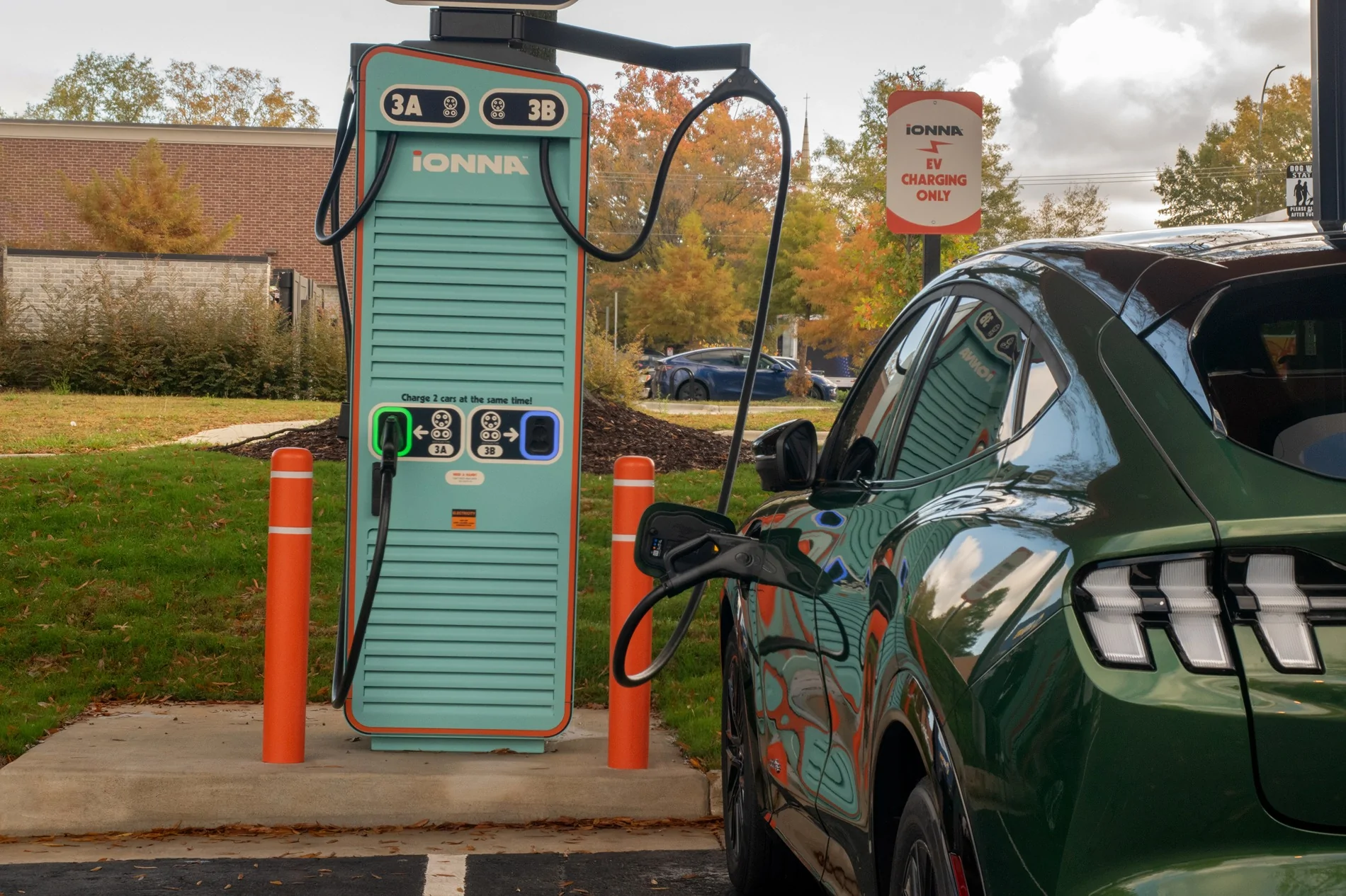 BlueOval Charge Network expands Plug & Charge to IONNA and Ford Charge ...
